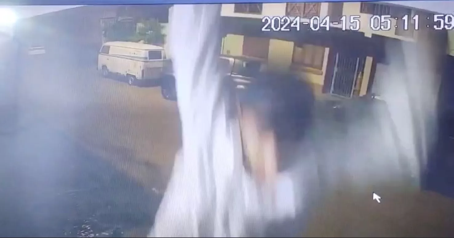 Delincuente Cayó De Un Techo Y Fue Atrapado Por La Policía Diario El Libertador De Corrientes